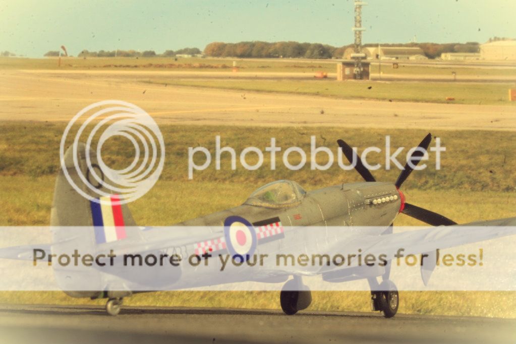 Airfix 1-72 Supermarine Spitfire PR XIX and F MK.22 - Ready for ...